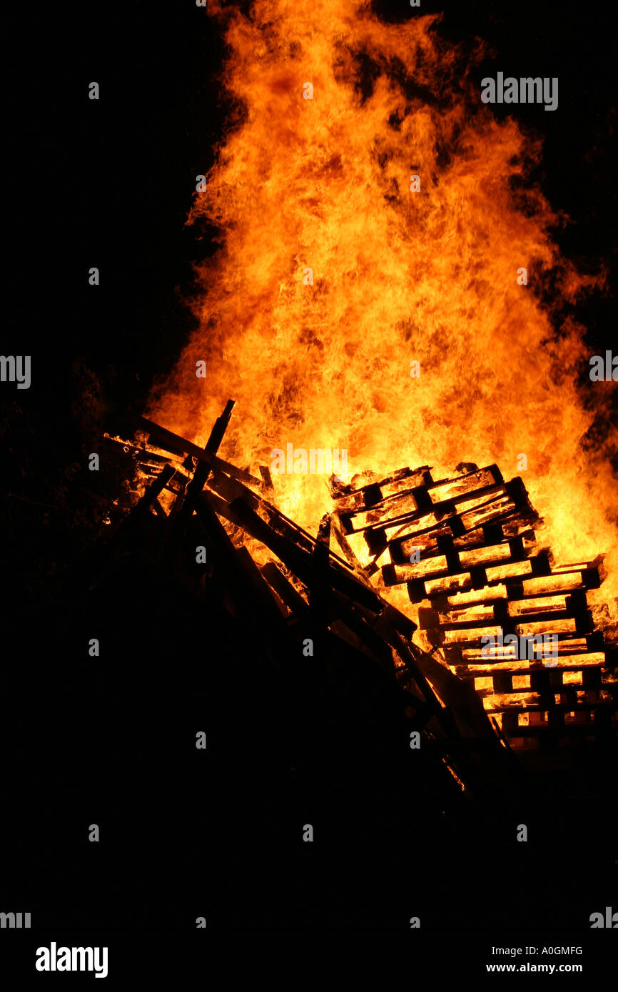 Big bonfires hi-res stock photography and images - Alamy