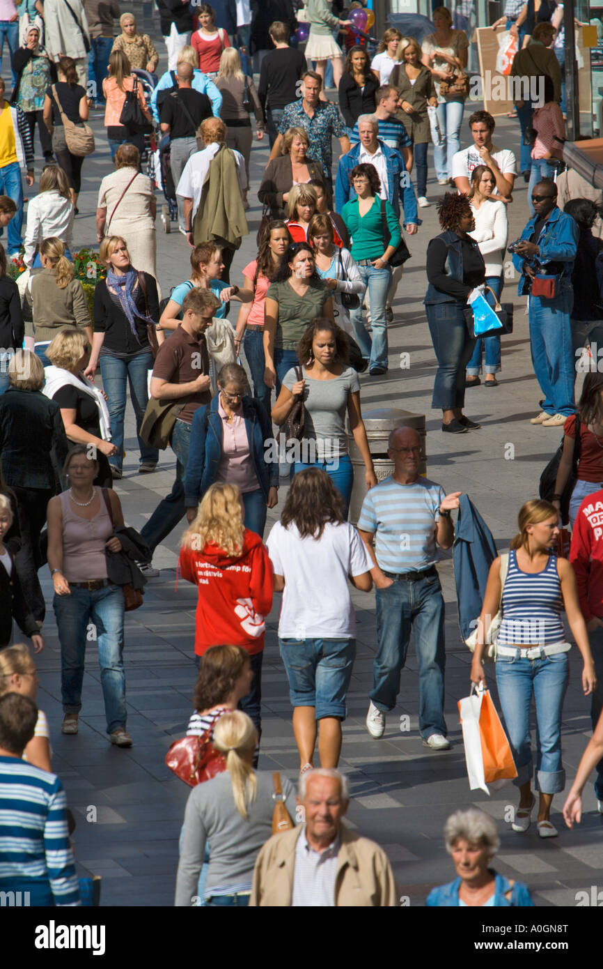 SWEDEN STOCKHOLM CROWDS SHOPPING IN THE CITY Stock Photo - Alamy