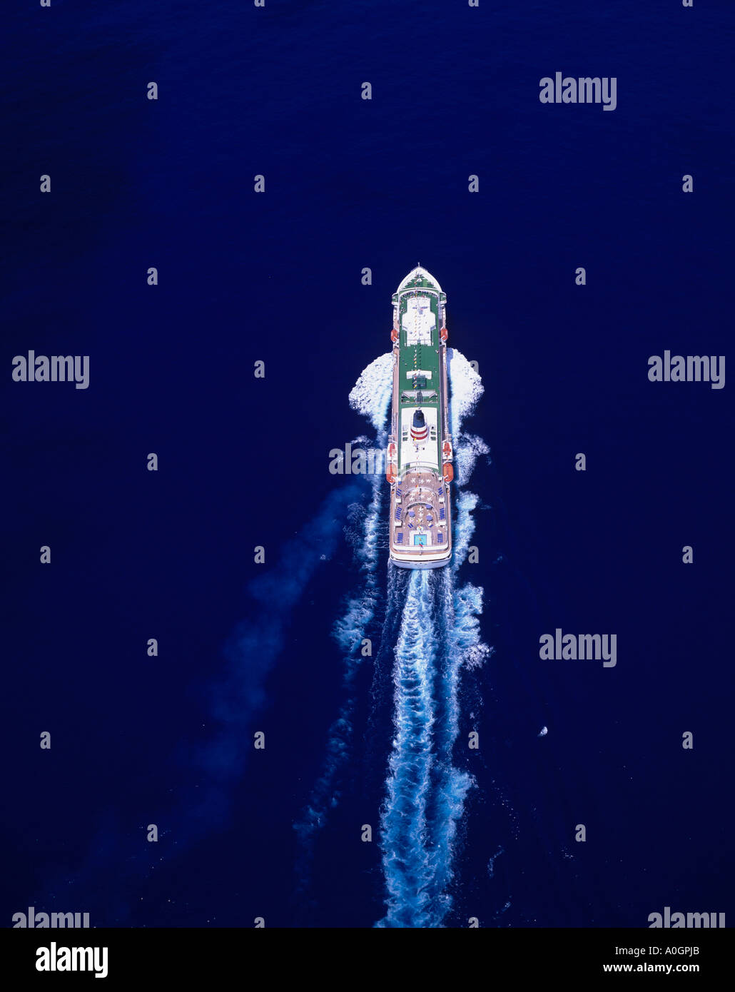 CRUISE SHIP FROM THE TOP Stock Photo - Alamy