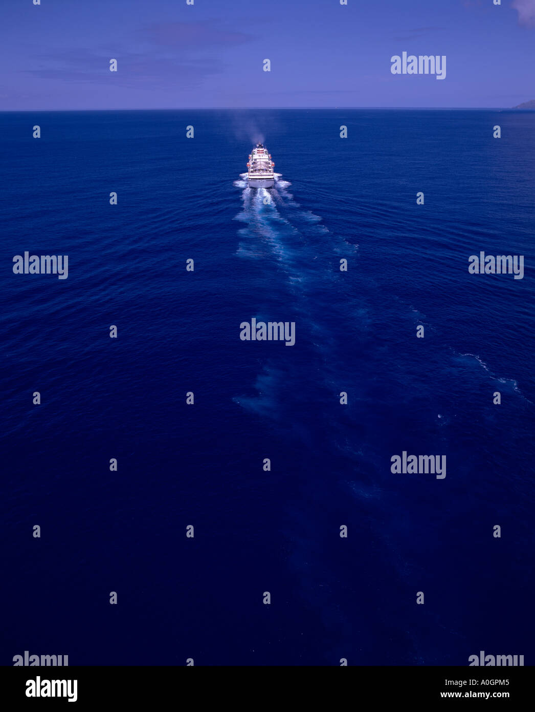 CRUISE SHIP HEADING TO THE HORIZON Stock Photo - Alamy