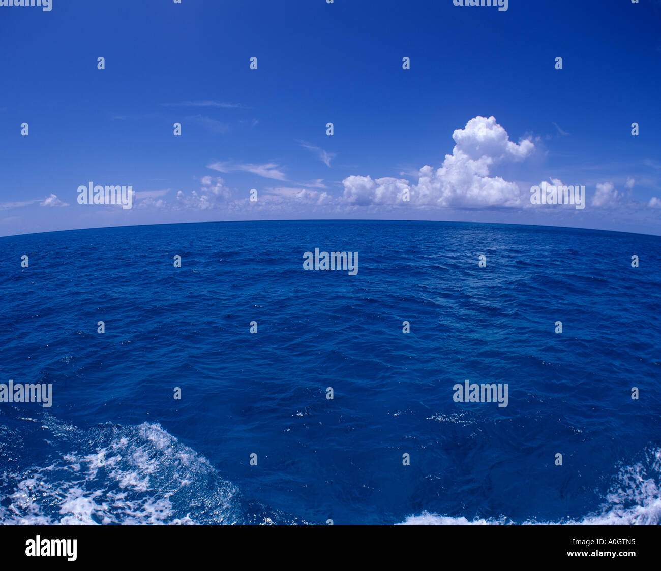 CIRCULAR HORIZON AND SURFACE Stock Photo - Alamy CIRCULAR HORIZON AND SURFACE Stock Photo - Alamy