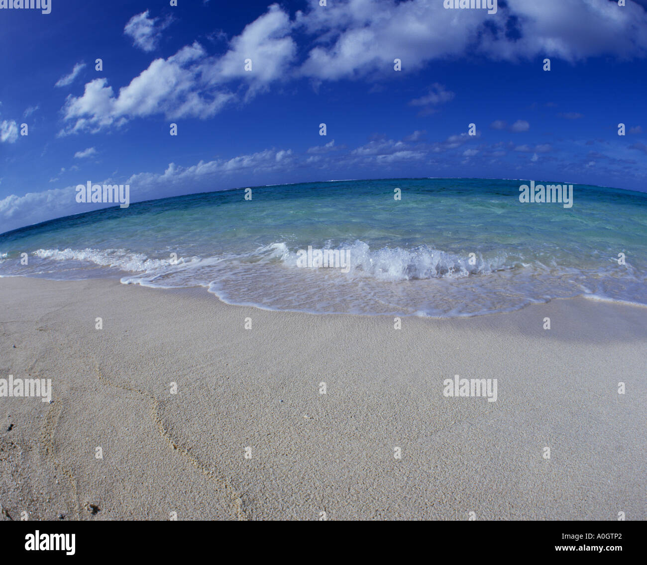 CIRCULAR HORIZON AND WHITE BEACH Stock Photo - Alamy