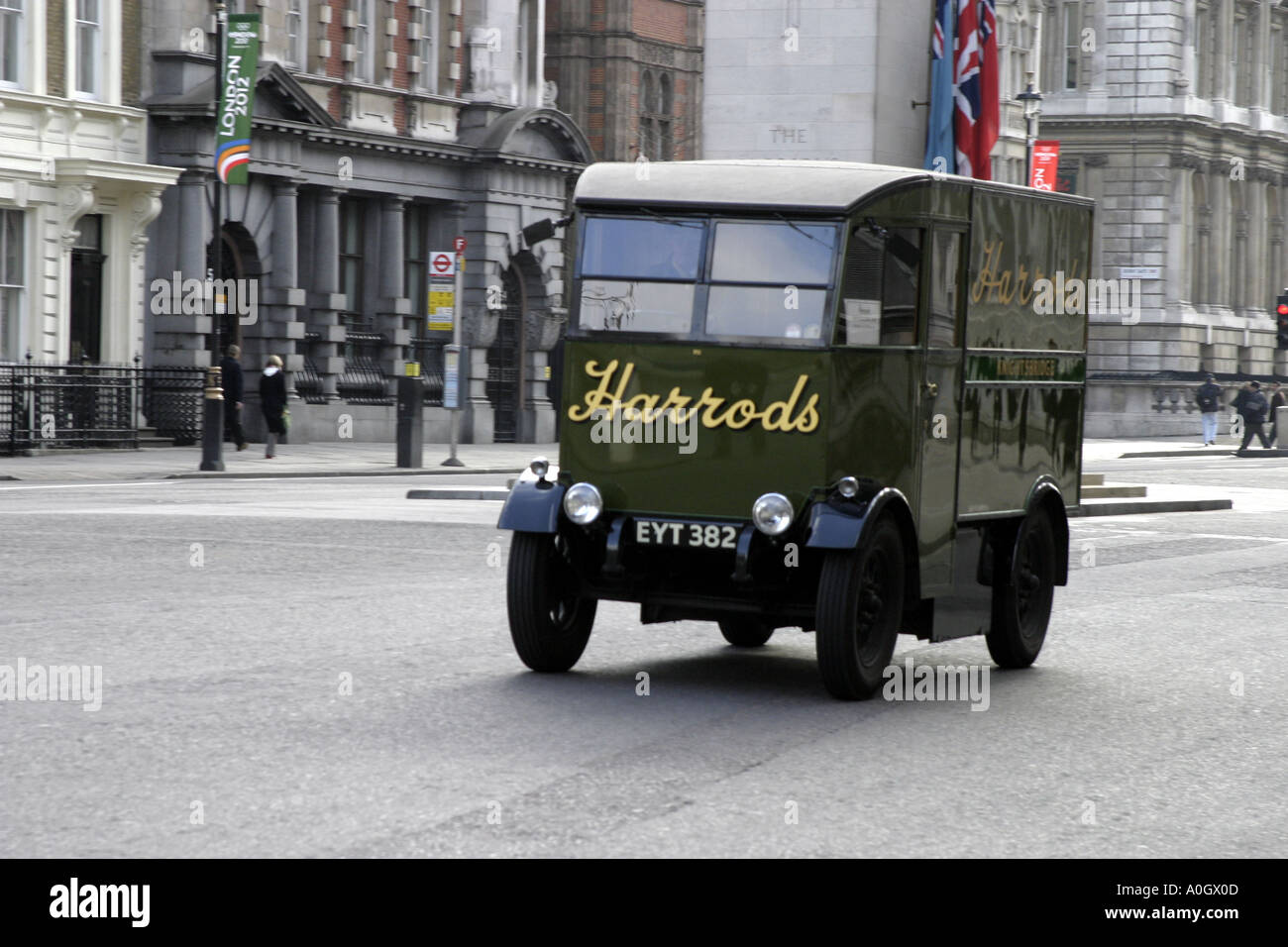 Harrods van hi-res stock photography and images - Alamy