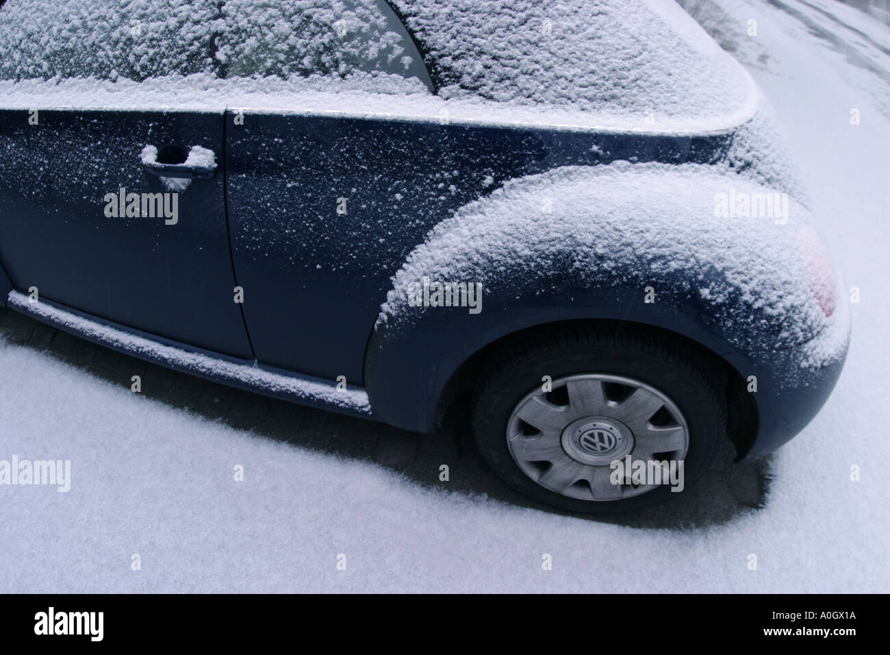 Snow covered vw beetle car hi-res stock photography and images - Alamy