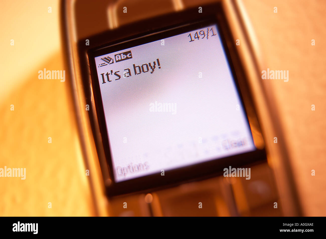 TEXT MESSAGE ON MOBILE PHONE SCREEN ITS A BOY BIRTH ANNOUNCEMENT Stock ...