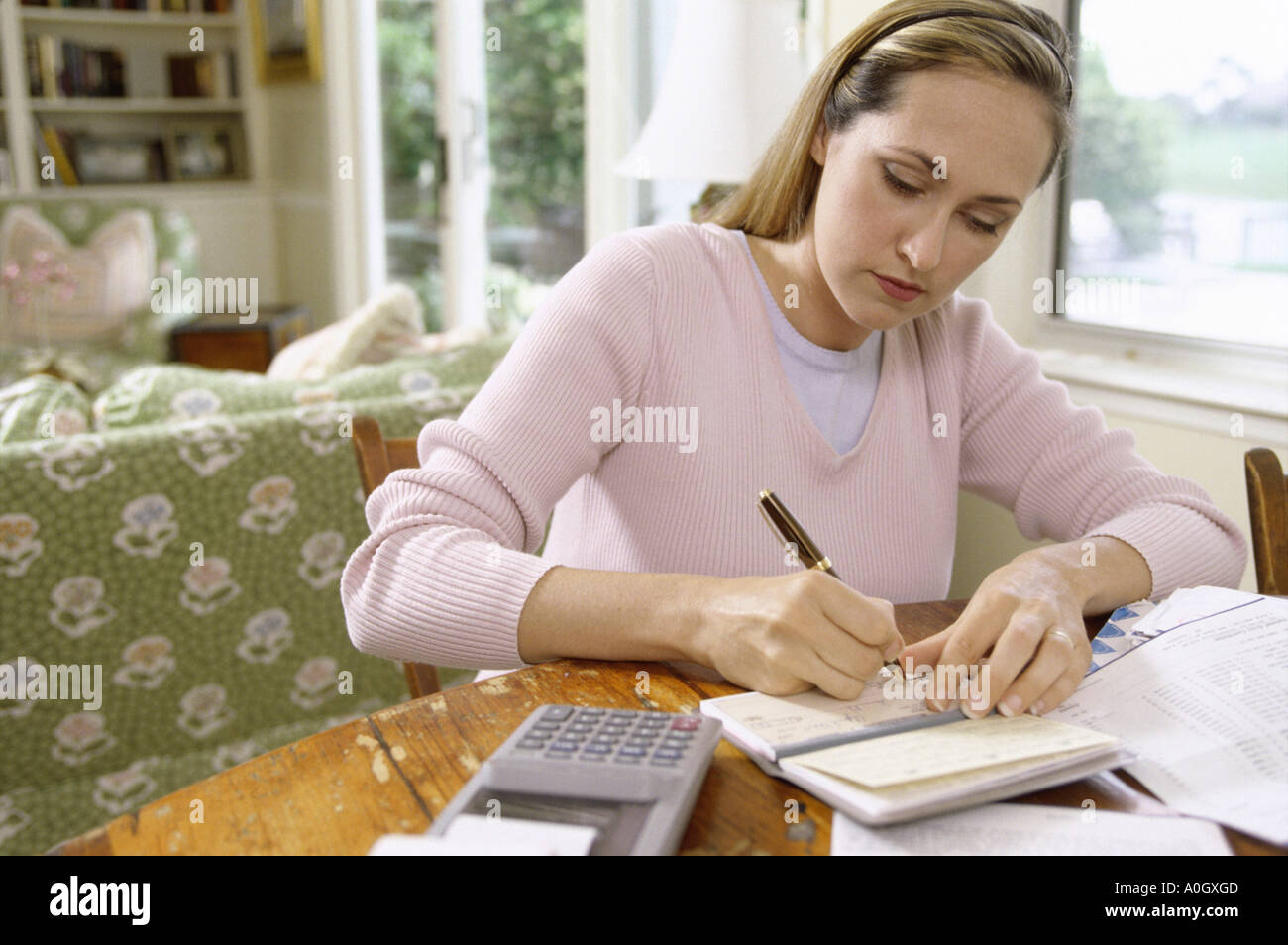 Calculator woman 35 40 hi-res stock photography and images - Alamy