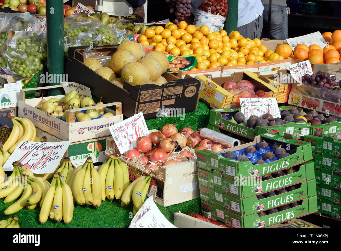 fruit and vegetable veg stall in the market Stock Photo - Alamy