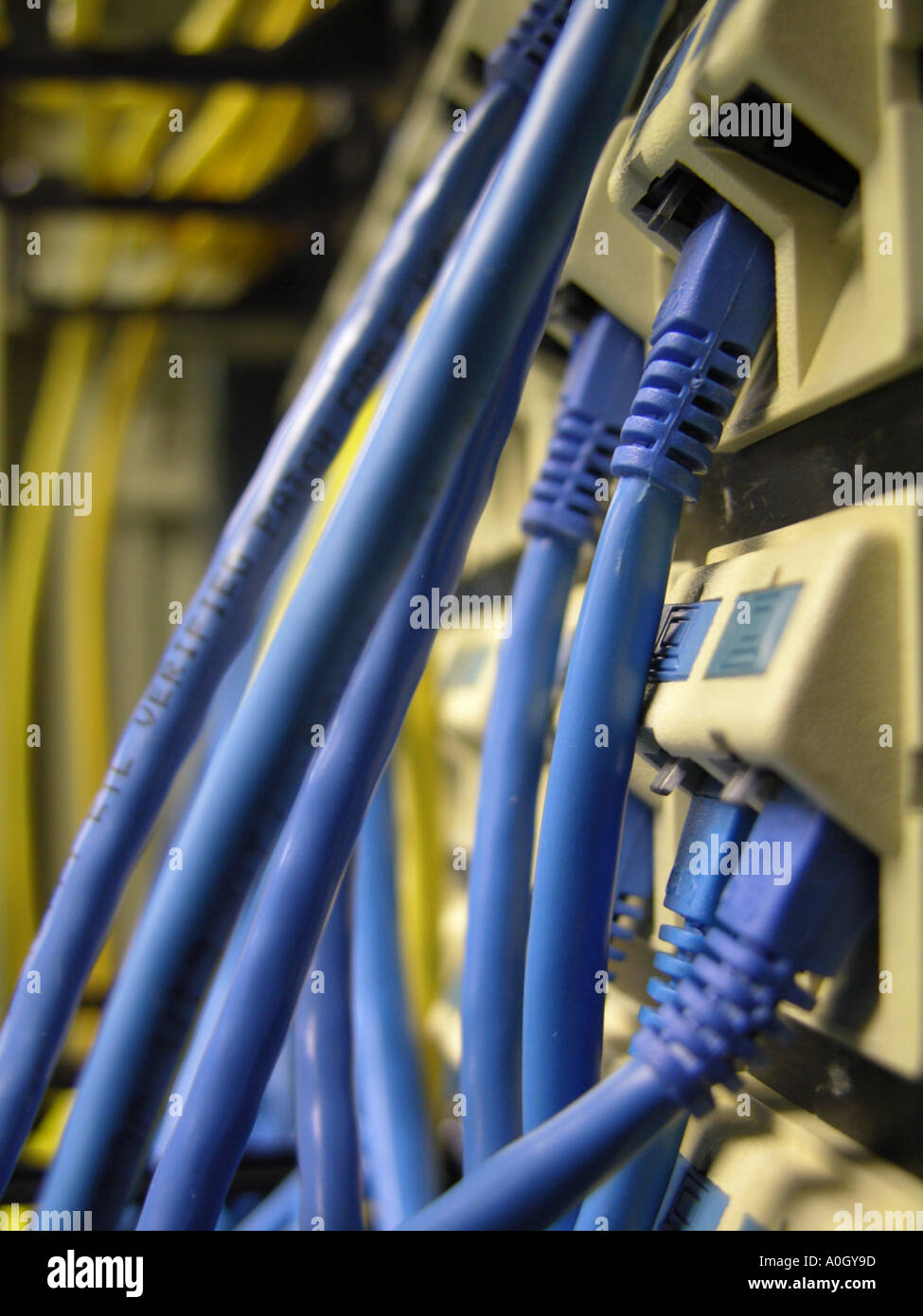 Organized office cables hi-res stock photography and images - Alamy