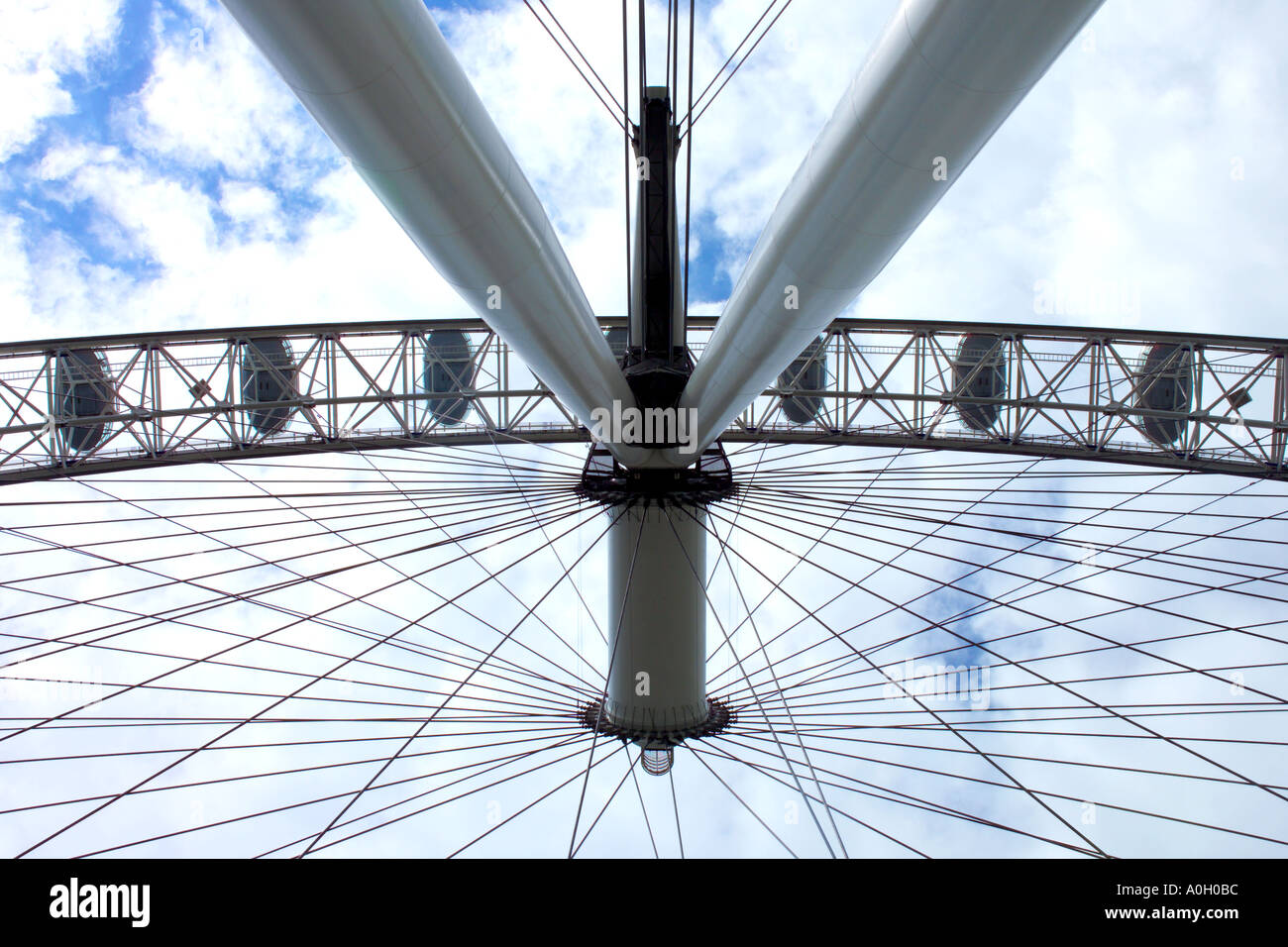 London metal structure hi-res stock photography and images - Alamy