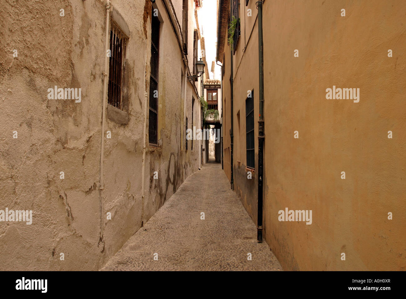 tiny secret alleyway leading to hotel. Granada Spain Stock Photo - Alamy
