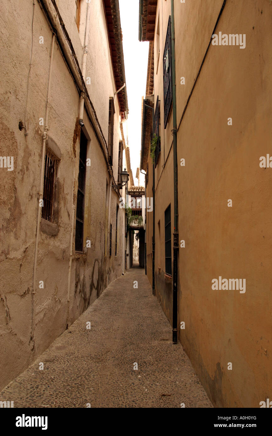 Secret alleyway hi-res stock photography and images - Alamy