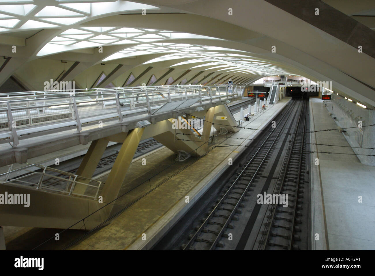 Valencia metro train tram hi-res stock photography and images - Alamy