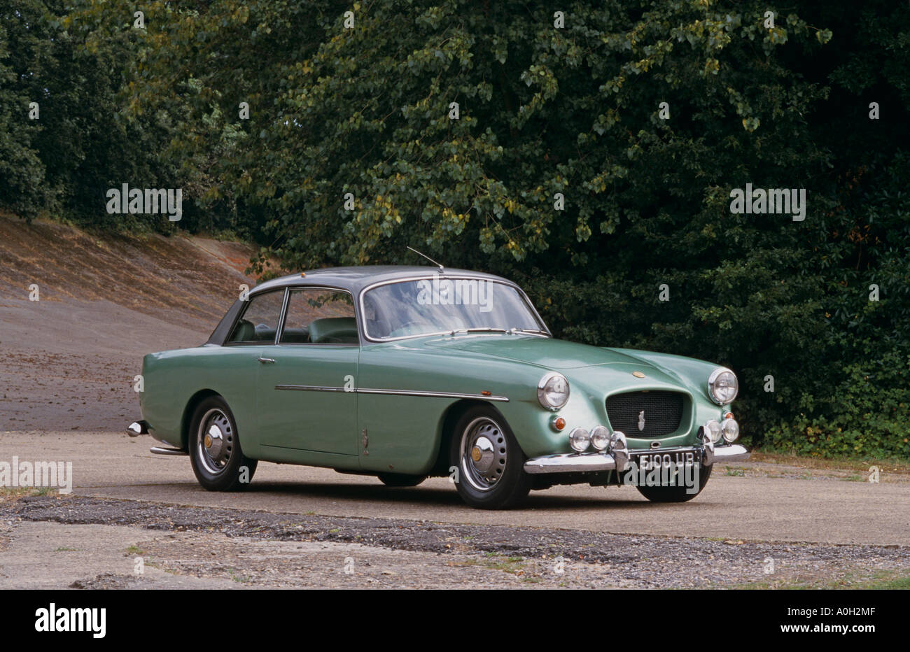 1961 british saloon car hi-res stock photography and images - Alamy