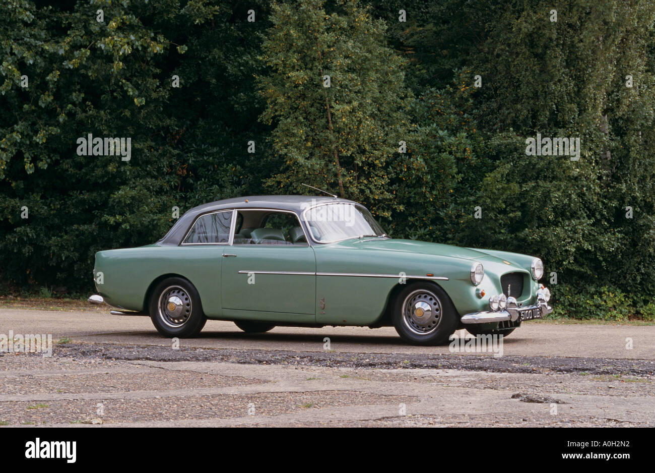 1961 british saloon car hi-res stock photography and images - Alamy