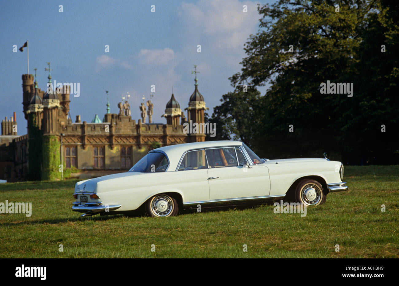 Mercedes benz 300se model hi-res stock photography and images - Alamy