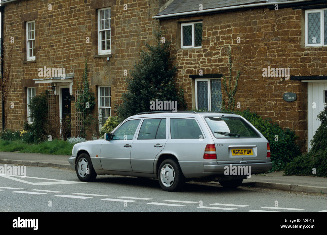 Mercedes Benz E Class. 1993 to 1995. E220 Estate W124 Stock Photo - Alamy