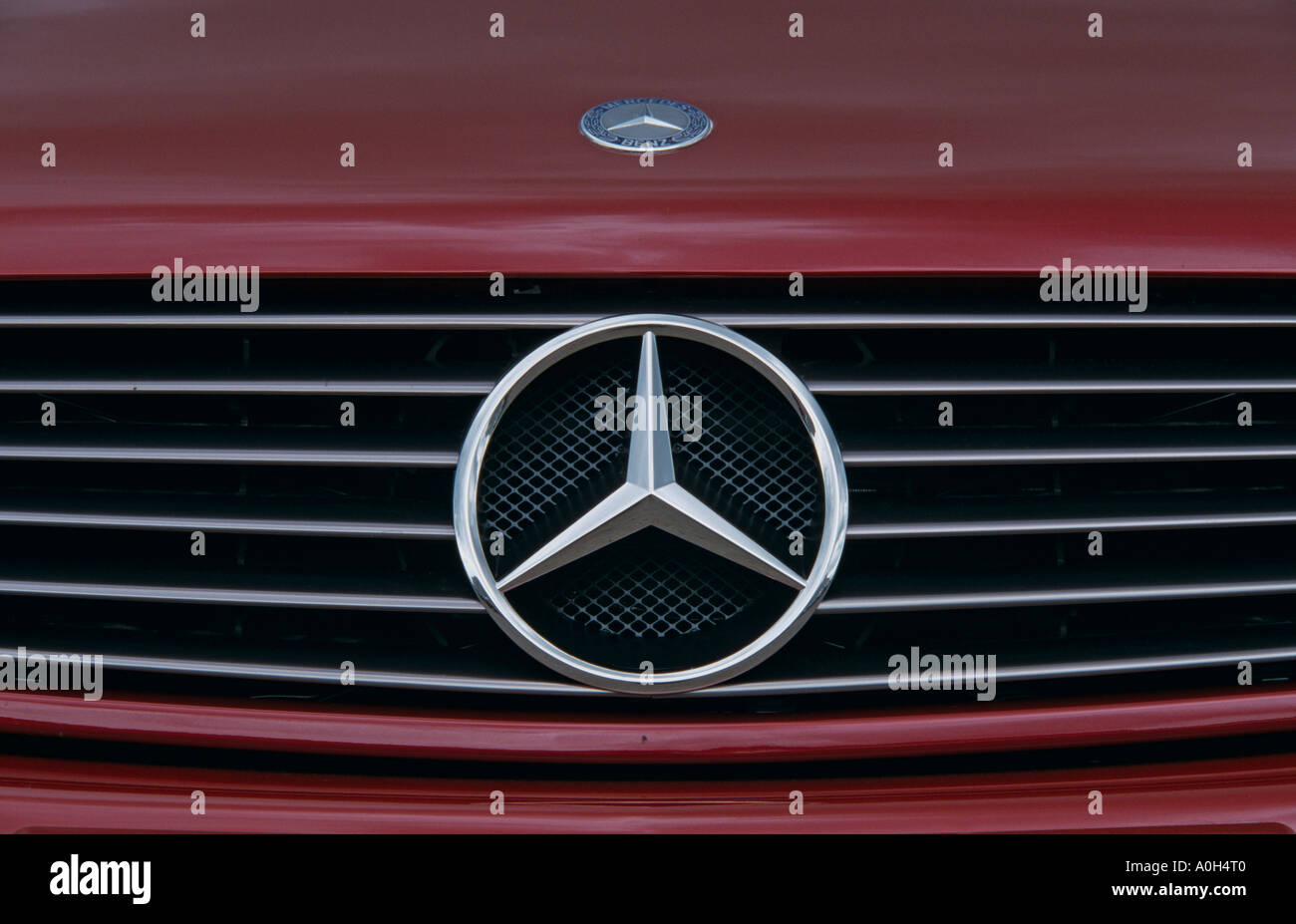 Mercedes Benz SL of 2000. 1989 to 2001. 320SL R129 Stock Photo - Alamy