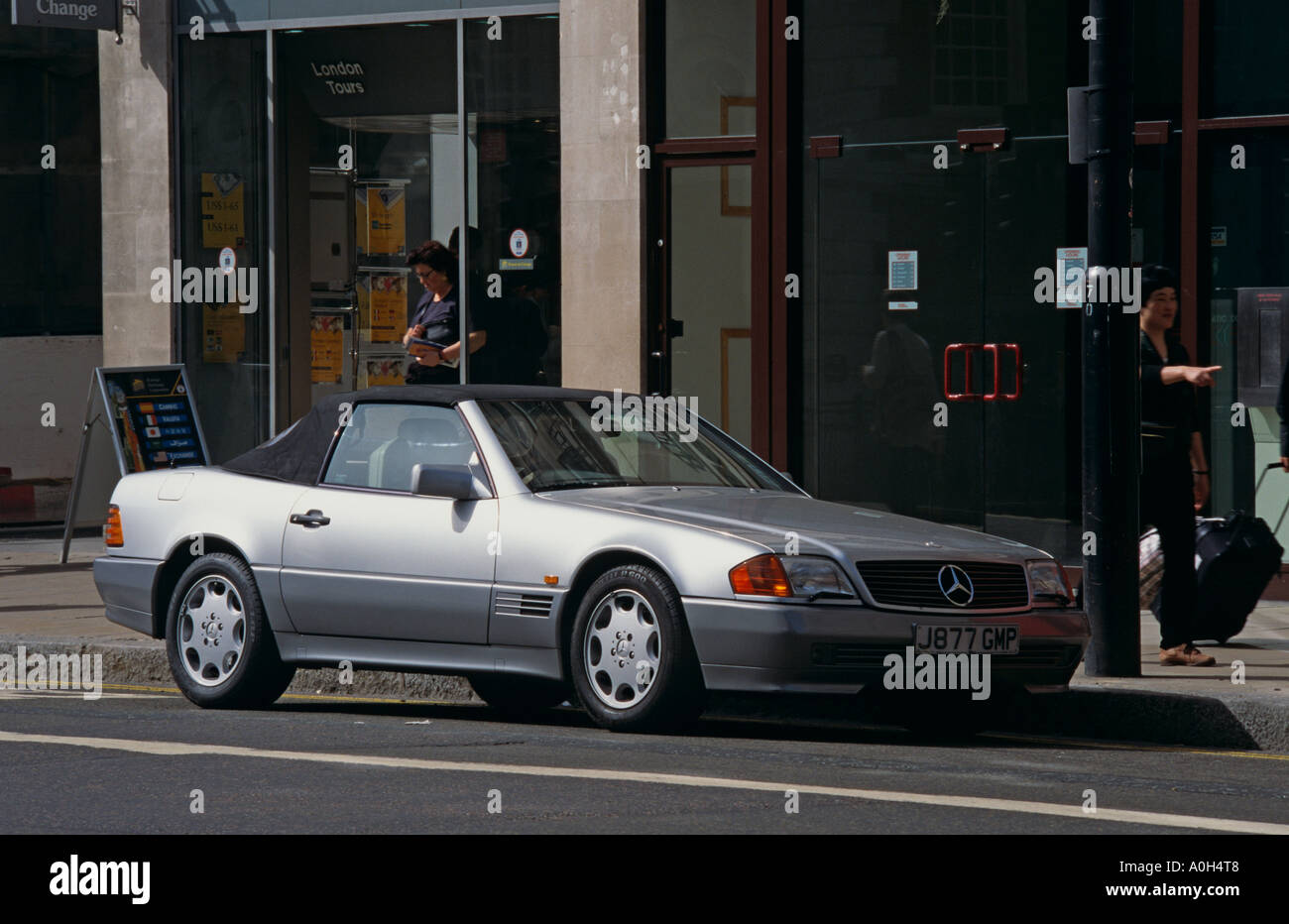 Mercedes r129 hi-res stock photography and images - Alamy