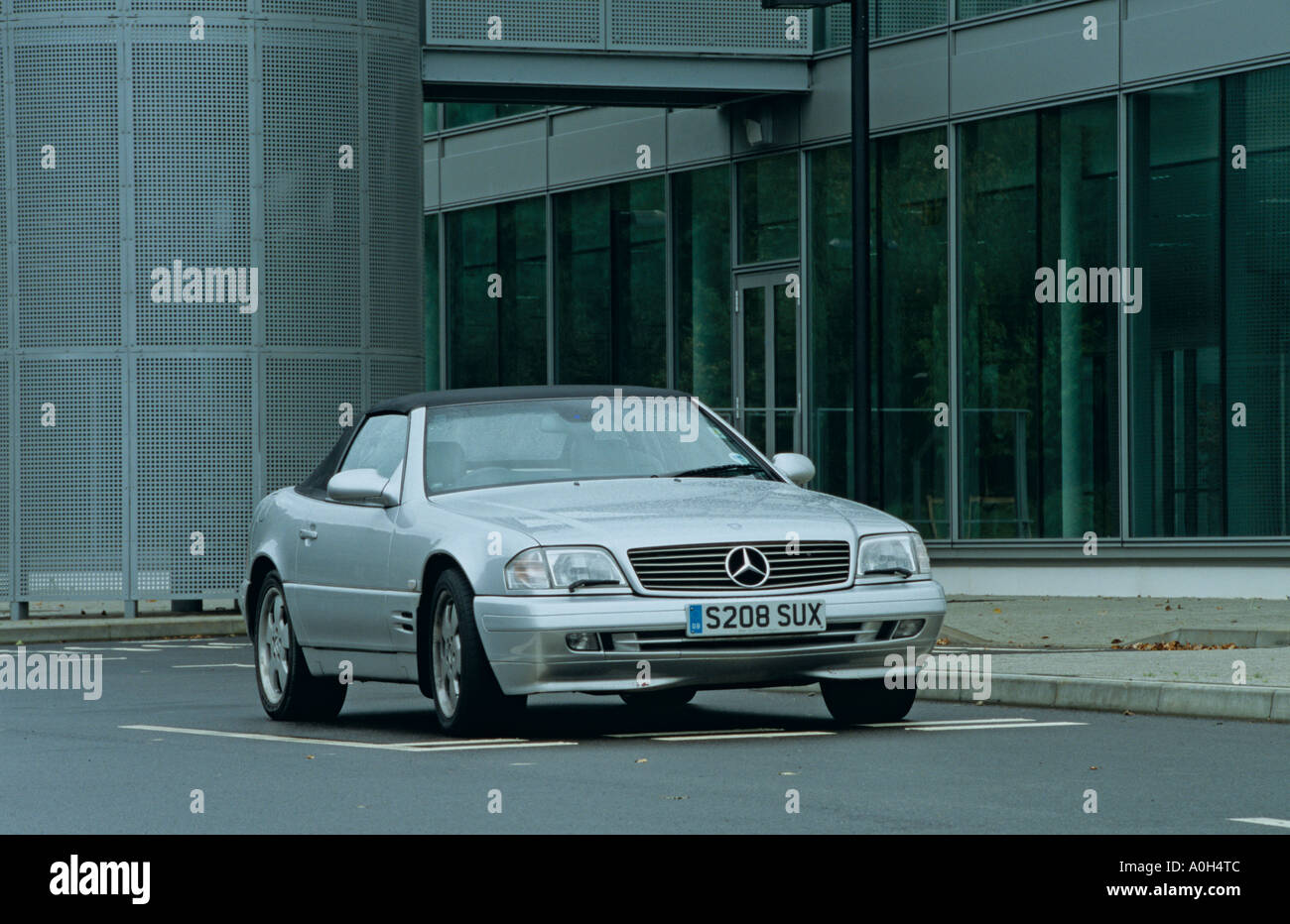 Mercedes r129 hi-res stock photography and images - Alamy