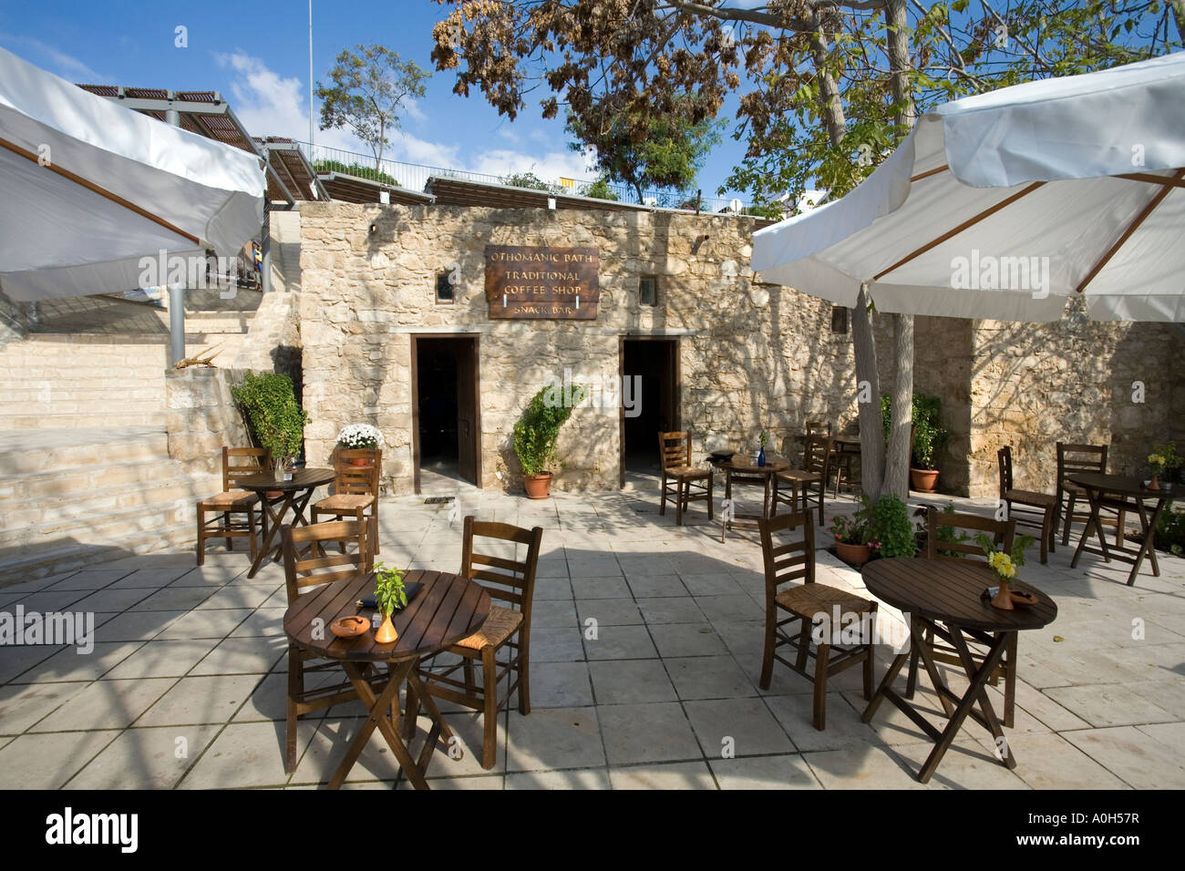 A CAFE IN PAPHOS TOWN CENTRE. THE ORIGINAL OLDER PART Stock Photo - Alamy