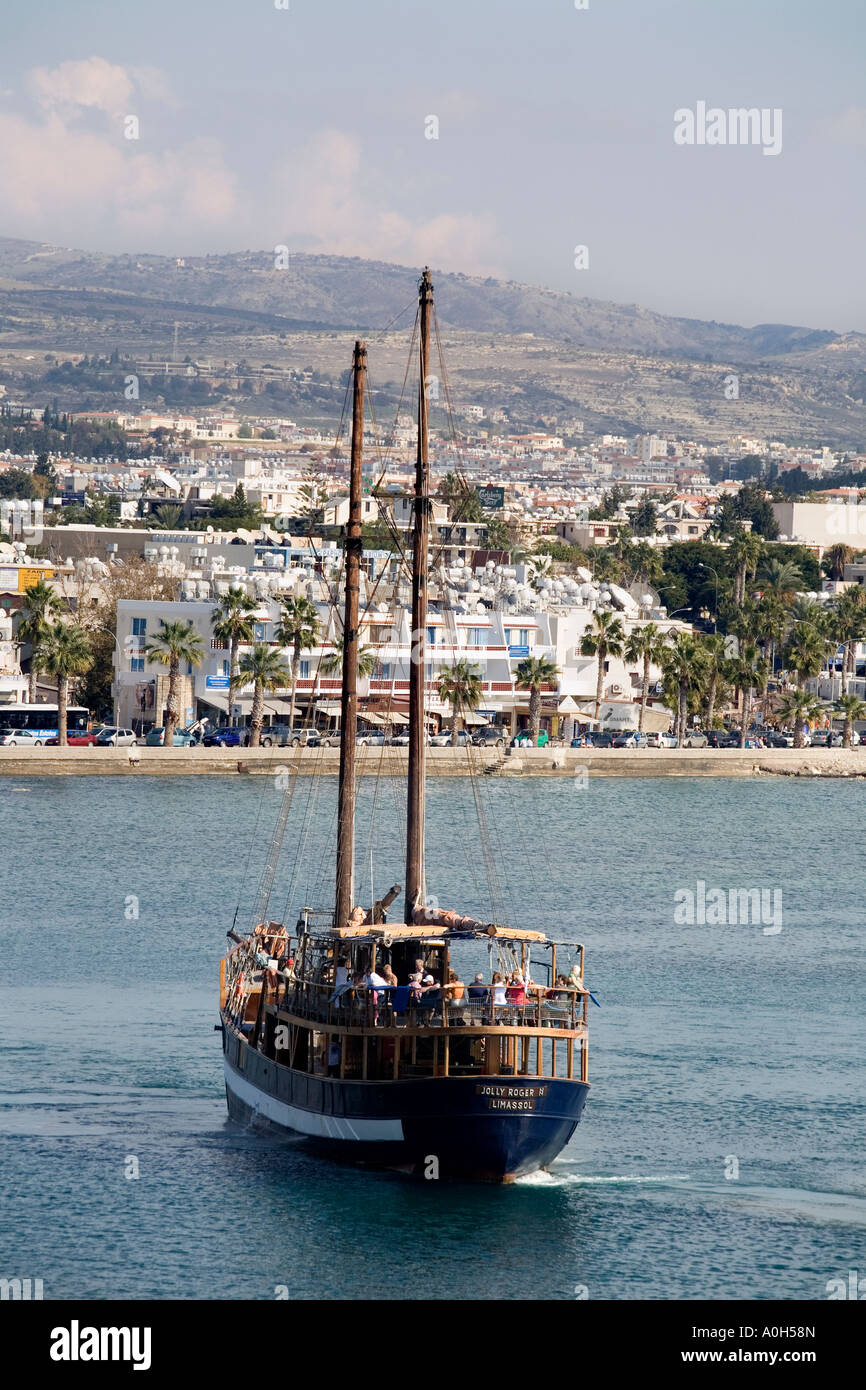 THE JOLLY ROGER SIGHTSEEING BOAT HEADING OUT TO SEA FOR ITS TRIP ALONG ...