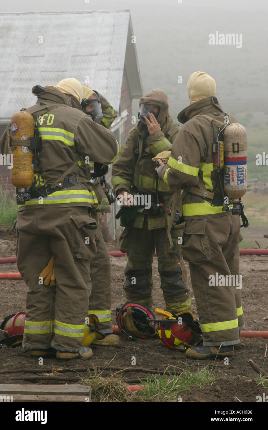 Firefighters Preparing to Enter Burning Structure Stock Photo - Alamy