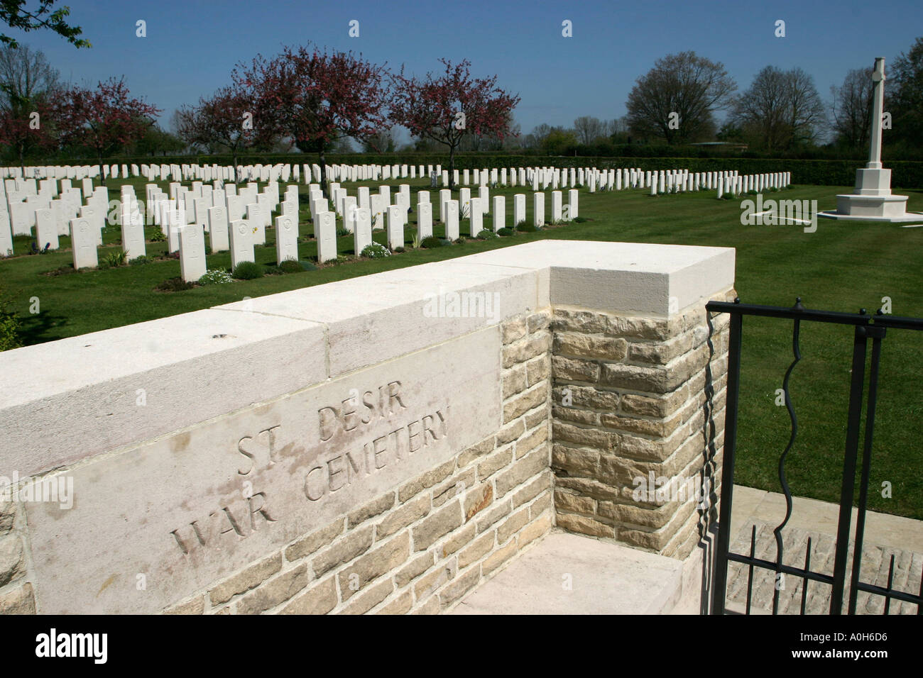 St Desir Commonwealth War Cemetery with 597 WW2 burials and 4 WW1 ...