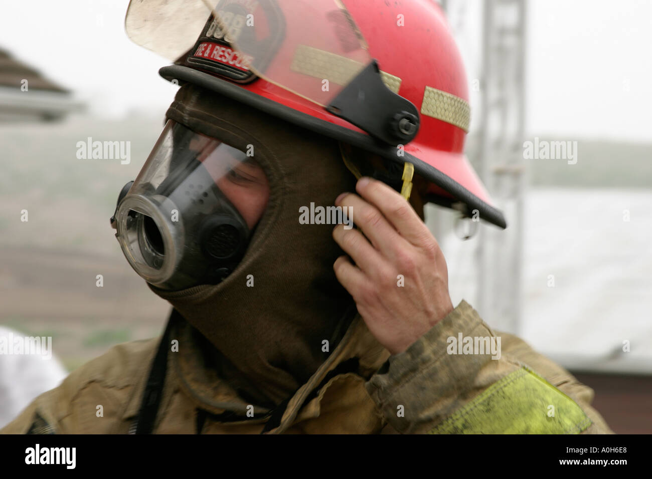 Firefighters Preparing to Enter Burning Structure Stock Photo - Alamy
