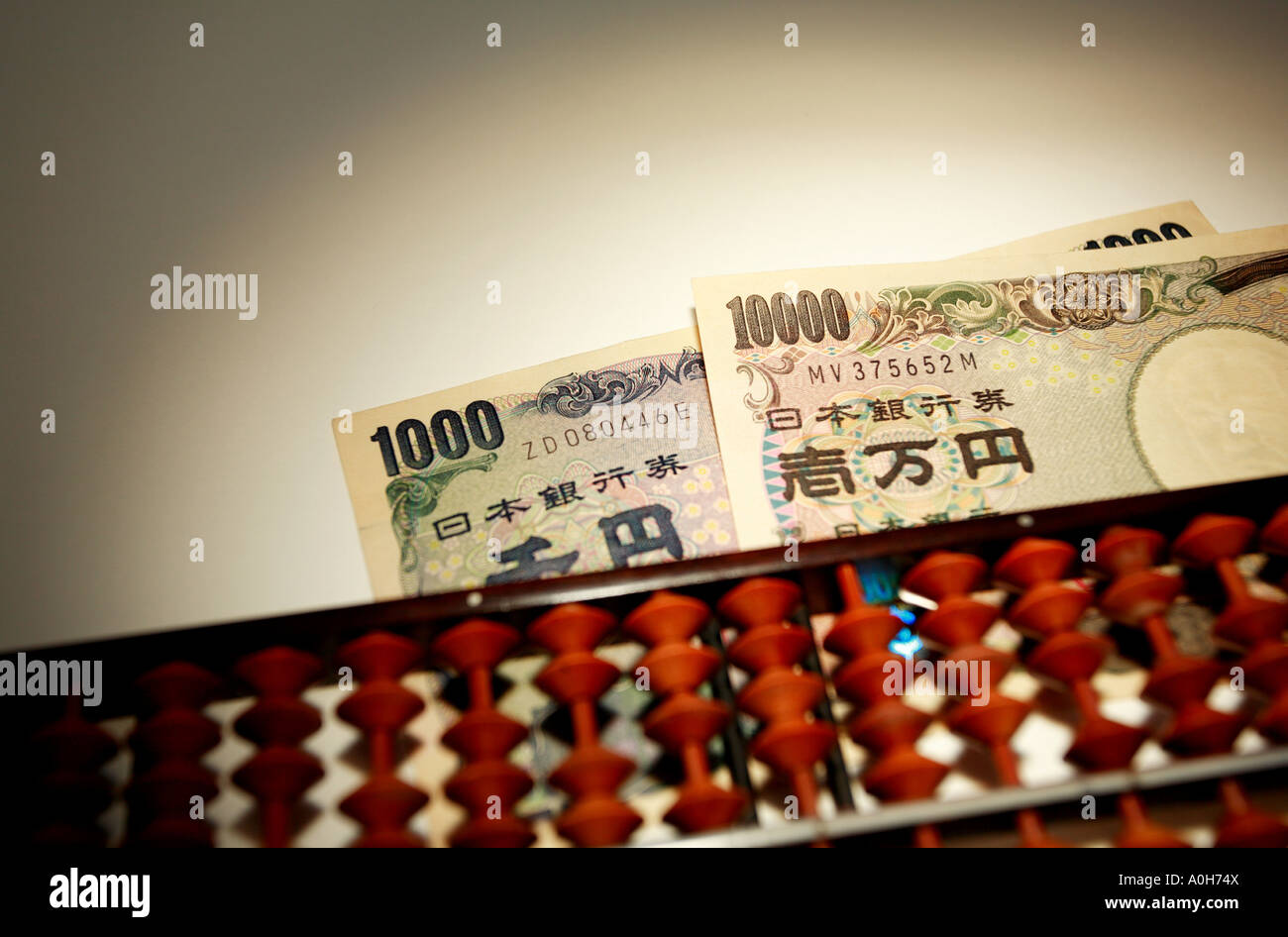 Wooden Japanese abacus and yen Stock Photo - Alamy