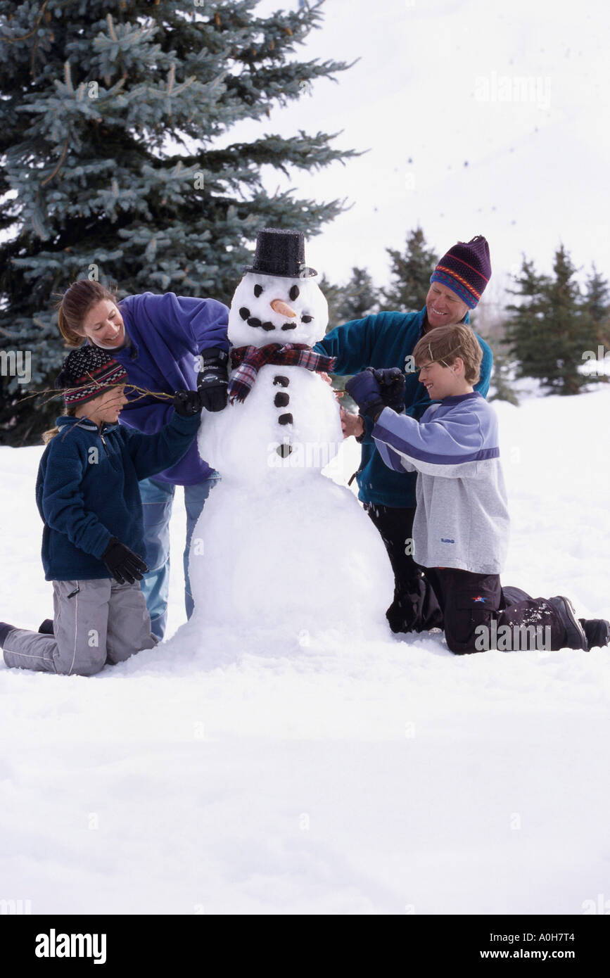 Children building a snowman hi-res stock photography and images - Alamy