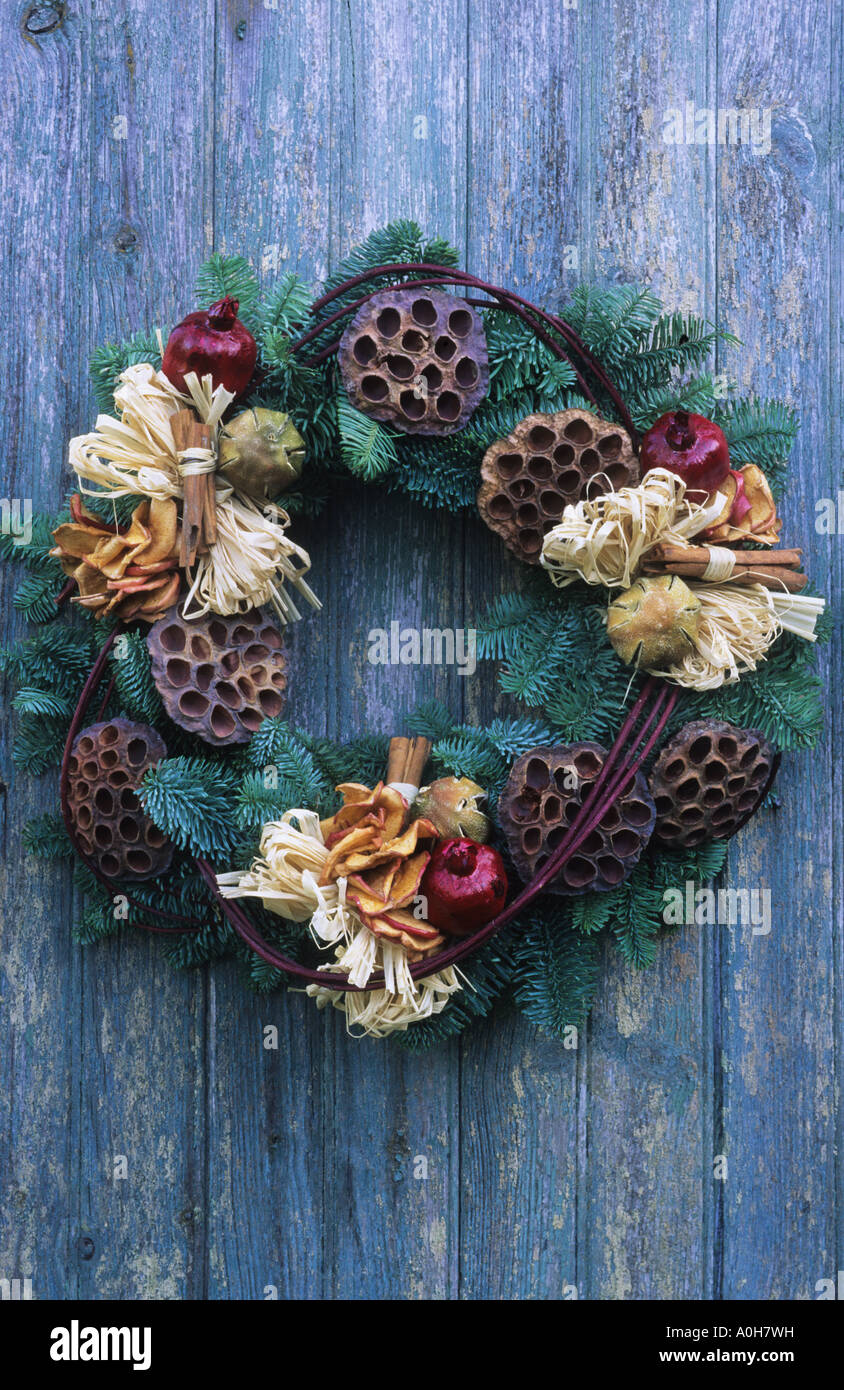 Modern contemporary christmas wreath hi-res stock photography and ...