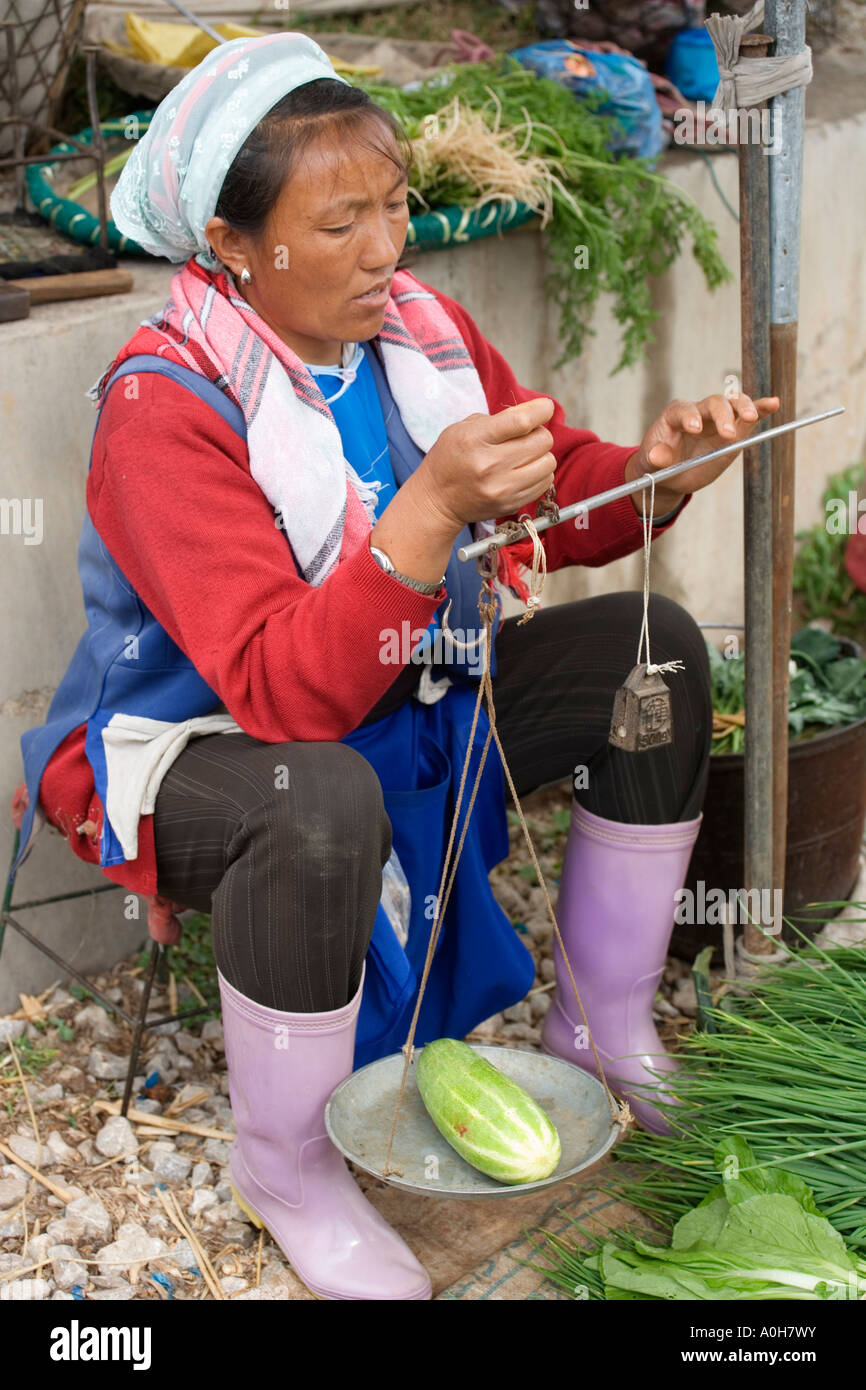 Bai Women Dali Market High Resolution Stock Photography and Images - Alamy