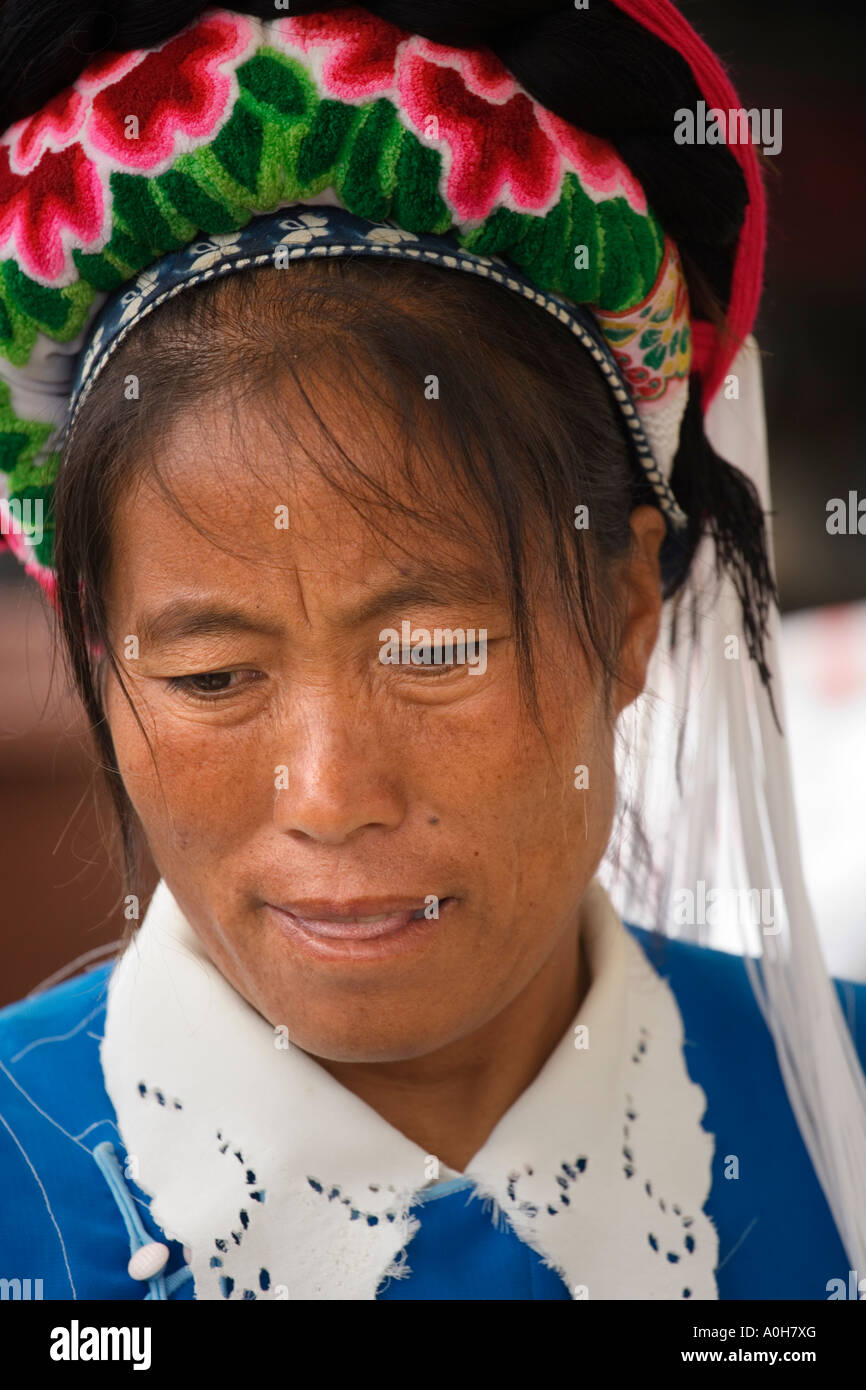Bai minority woman in traditional costume, Shaping village market, Dali ...