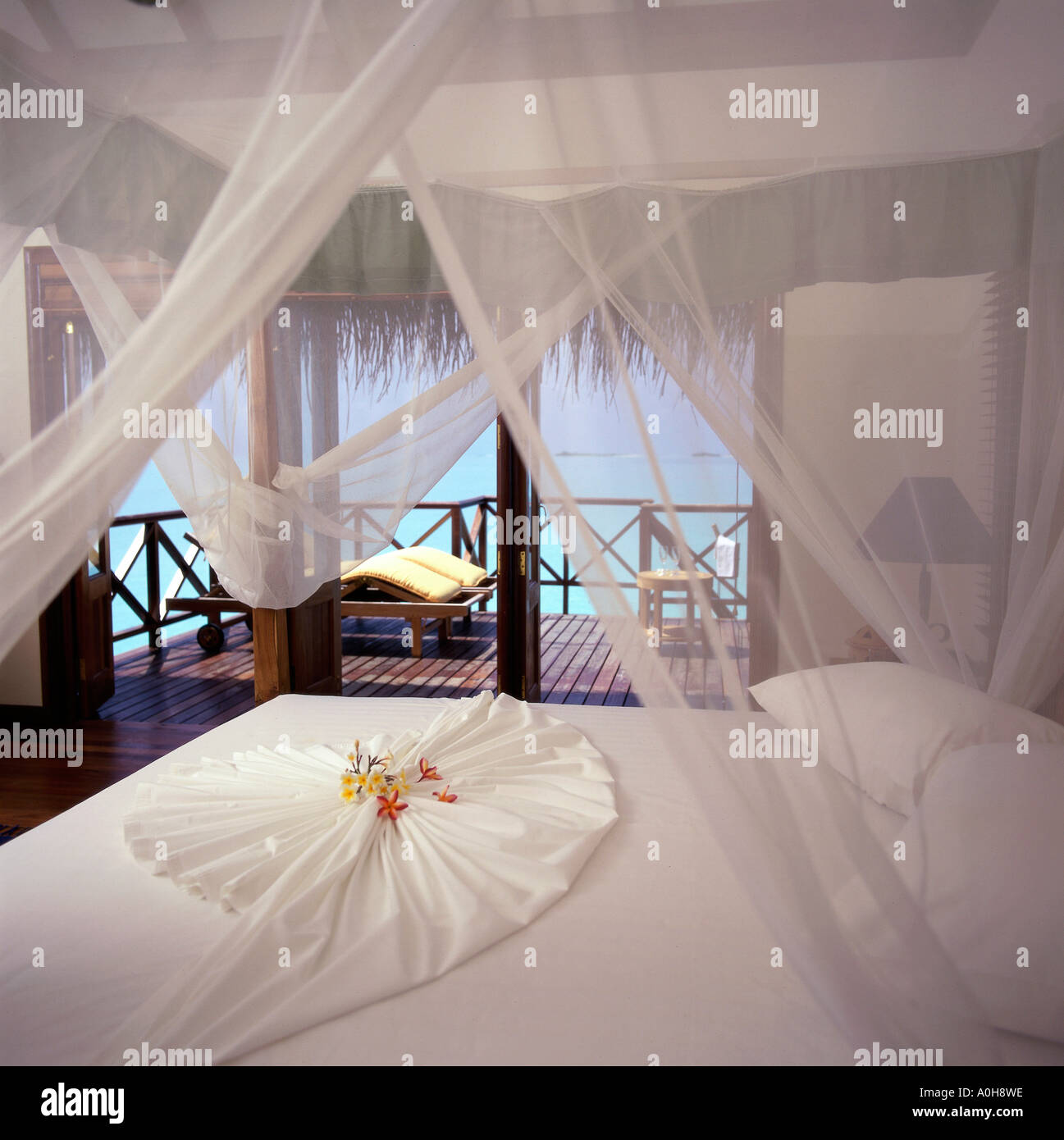 Canopy bed in a hotel room Stock Photo - Alamy