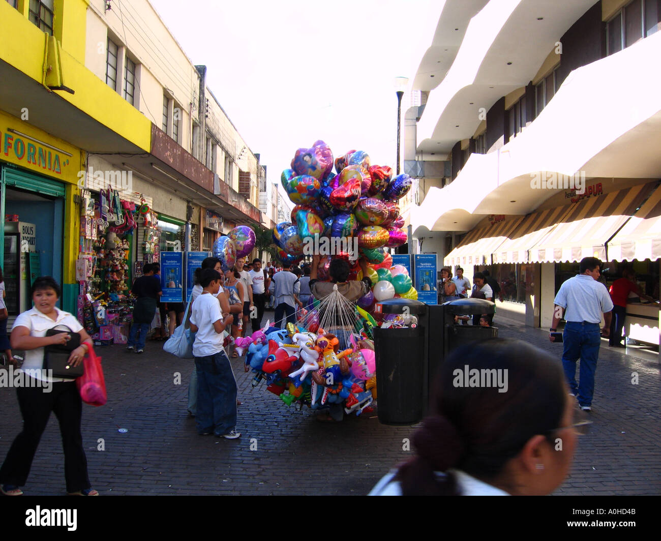 Yucatan peninsula merida shopping hi-res stock photography and images ...
