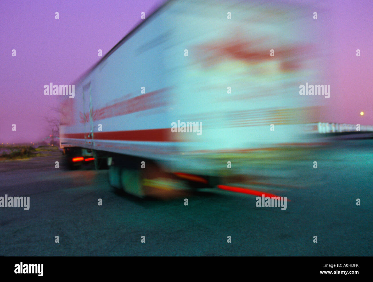 Delivery truck night hi-res stock photography and images - Alamy