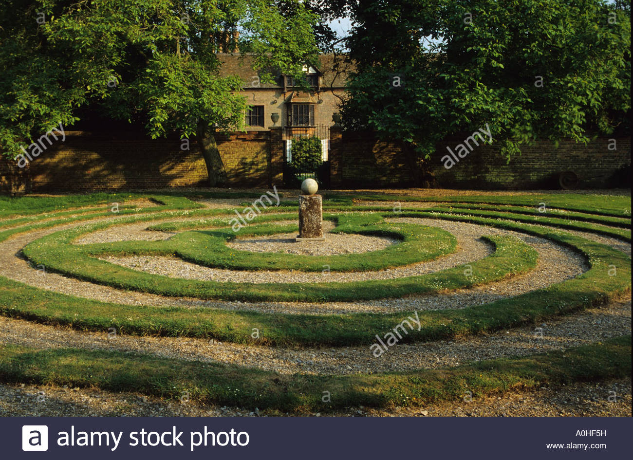 Circular Maze Stock Photos & Circular Maze Stock Images - Alamy