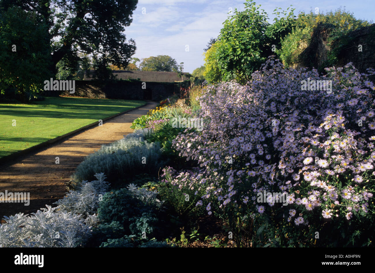 Gertrude jekyll munstead wood garden hi-res stock photography and ...