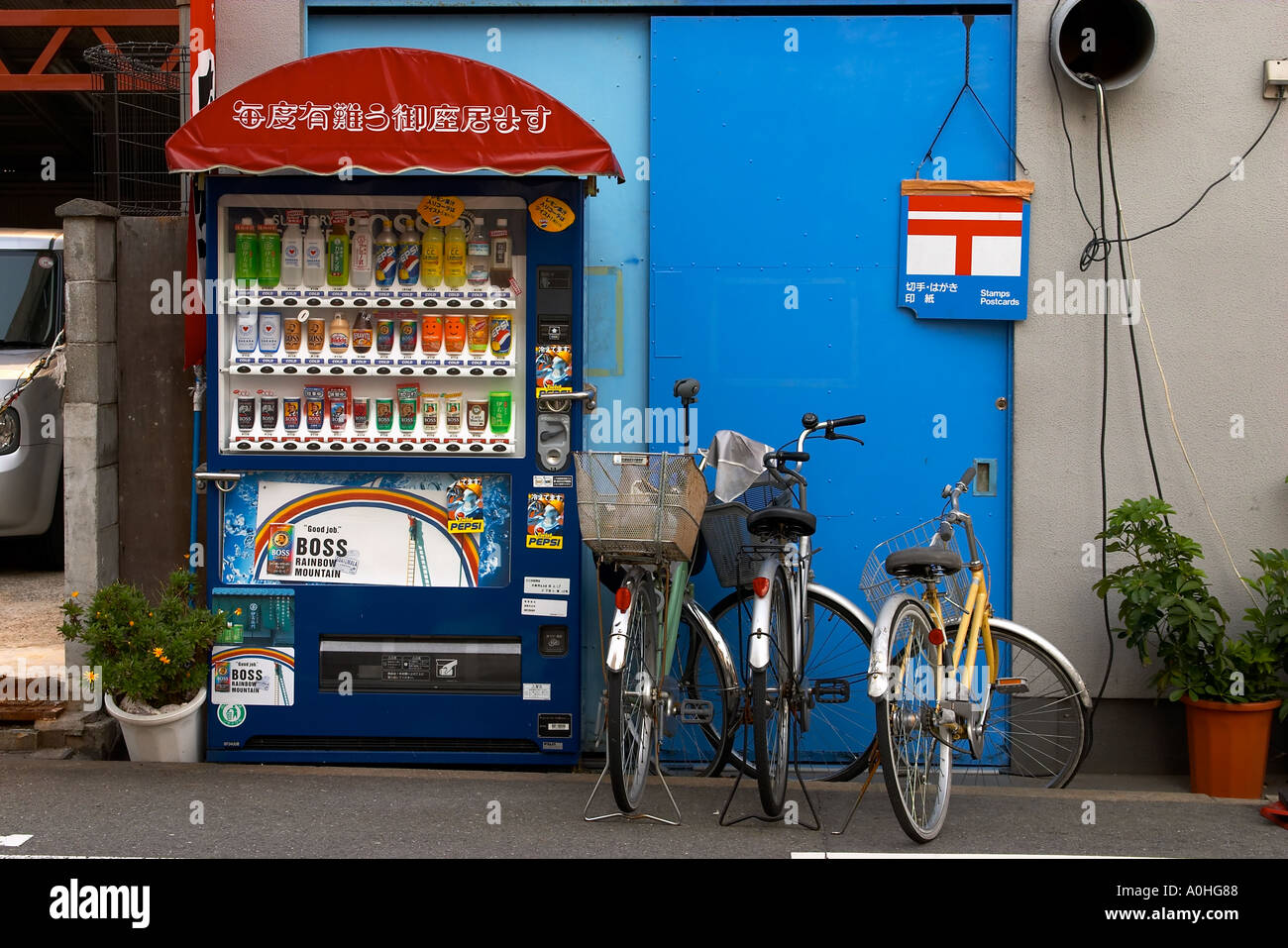 Typical vending machines in Osaka Japan Stock Photo - Alamy