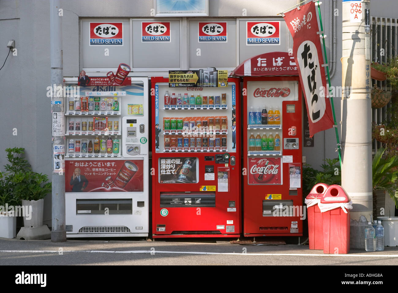 Typical vending machines in Osaka Japan Stock Photo - Alamy