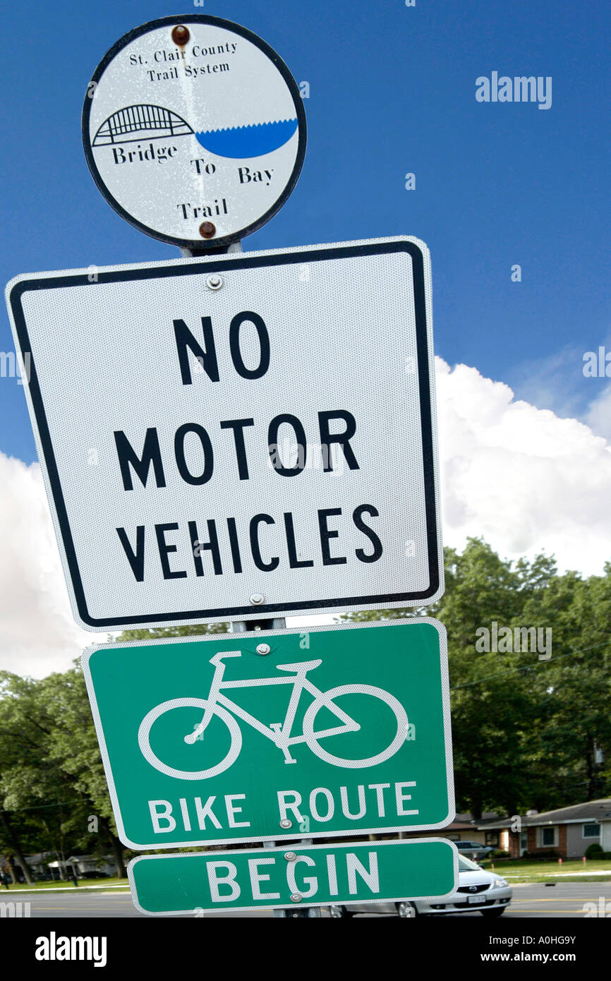 Bike Route only sign no motor vehicles Stock Photo - Alamy