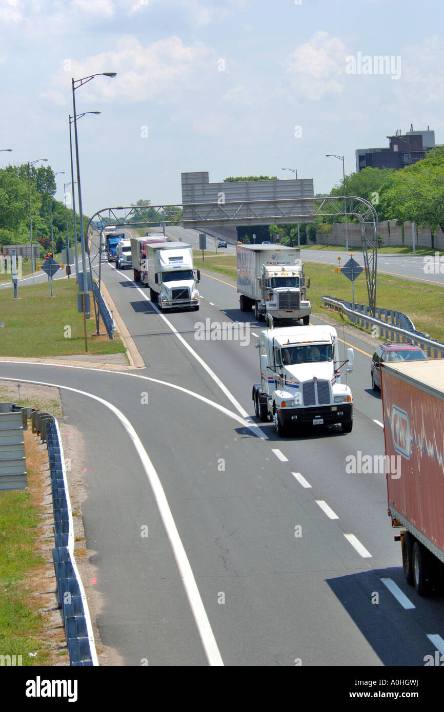 Two 18 wheeler semi hi-res stock photography and images - Alamy