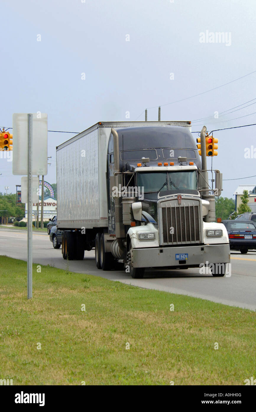 Deliveries by commercial vehicles hi-res stock photography and images ...
