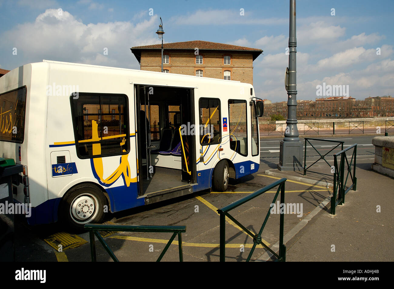 Electric powered mini bus hi-res stock photography and images - Alamy
