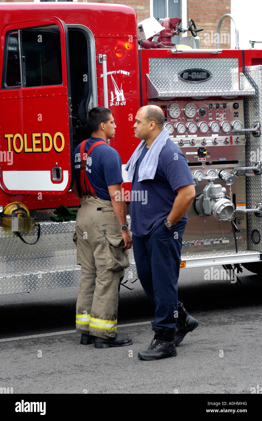 Rescue workers fire fighters scene hi-res stock photography and images ...