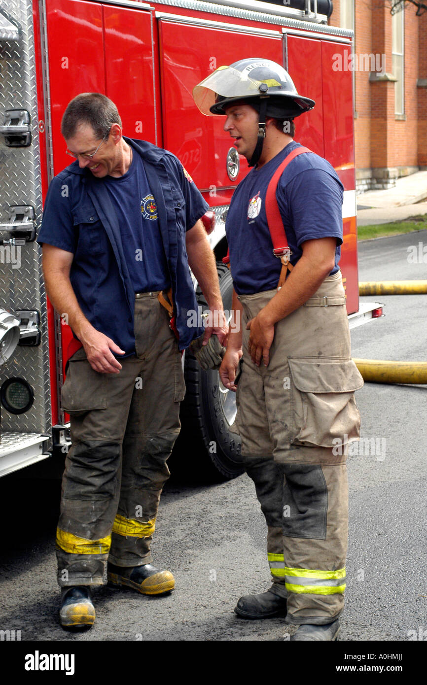 Rescue workers fire fighters scene hi-res stock photography and images ...