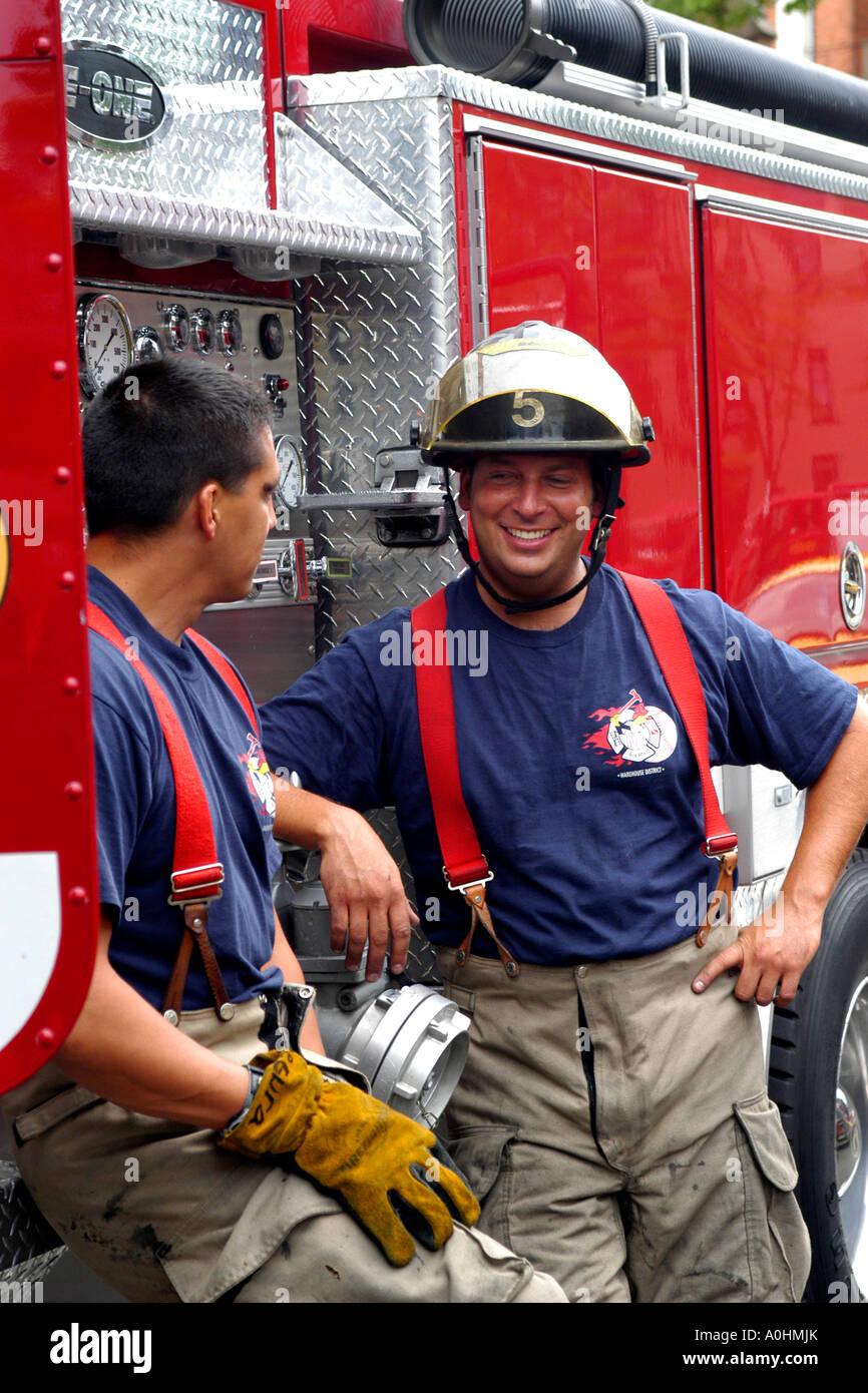 Rescue workers fire fighters scene hi-res stock photography and images ...