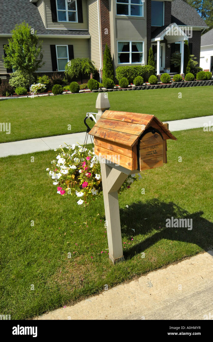 A US-Mail box in a residential area outside a family homestead Stock ...