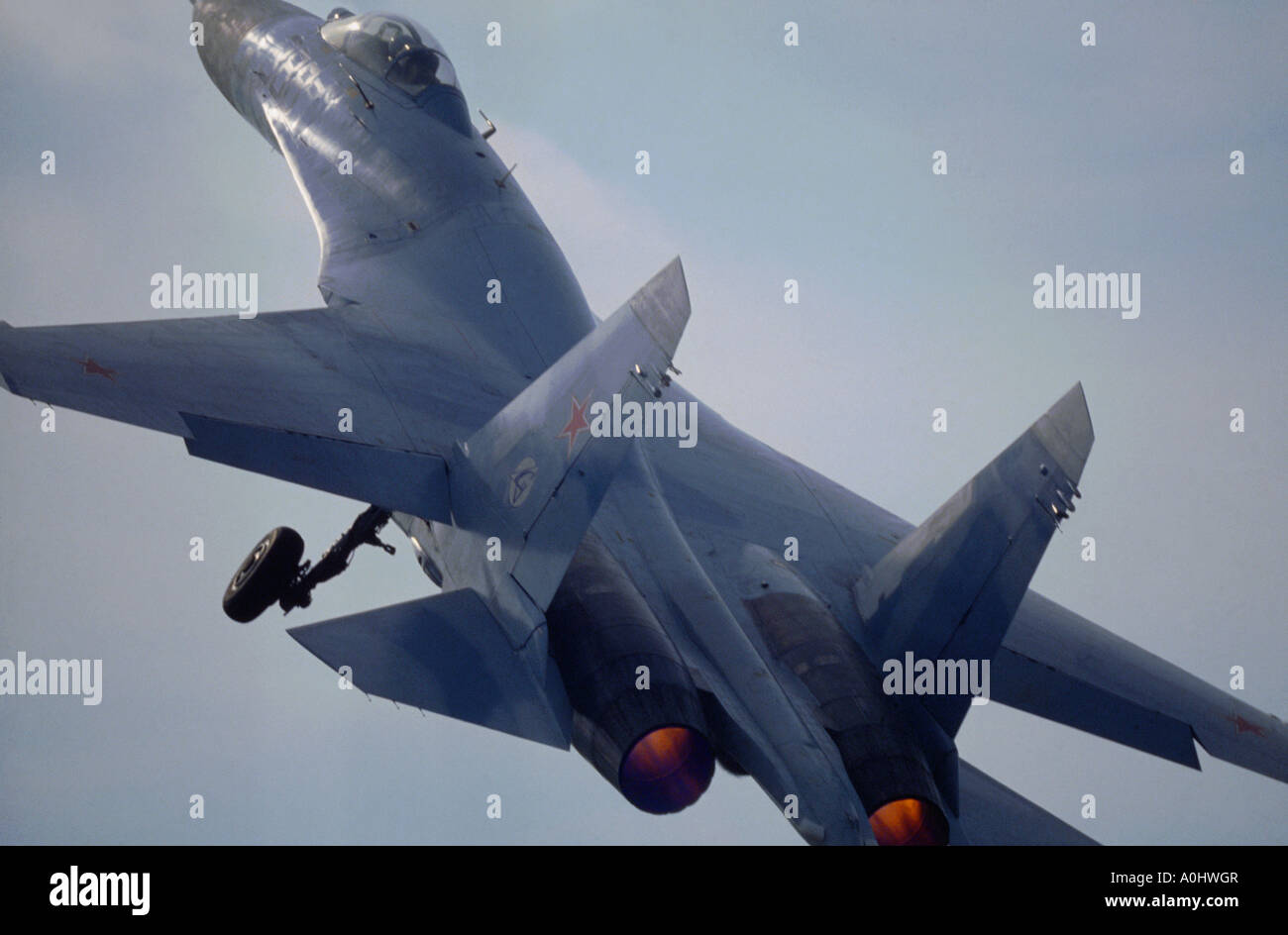 Sukhoi Su-27 Flanker takes off Stock Photo - Alamy