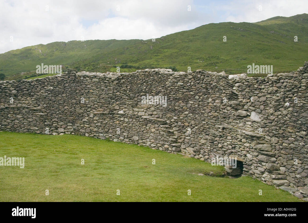 Dry stone fort ireland hi-res stock photography and images - Alamy